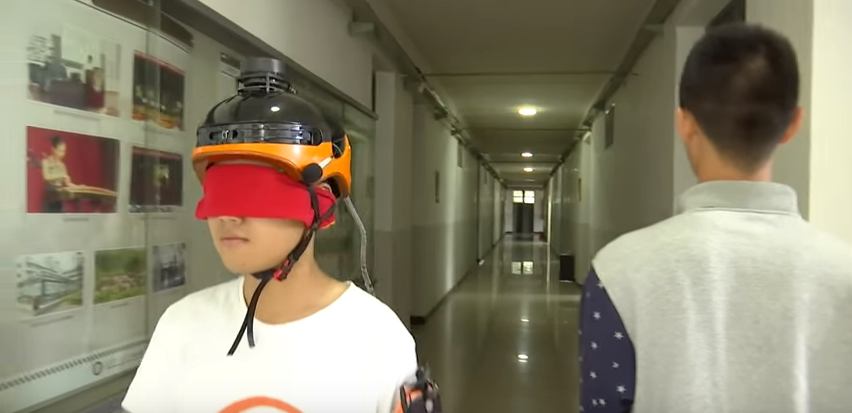 Un casco láser para ayudar a "ver" a los invidentes