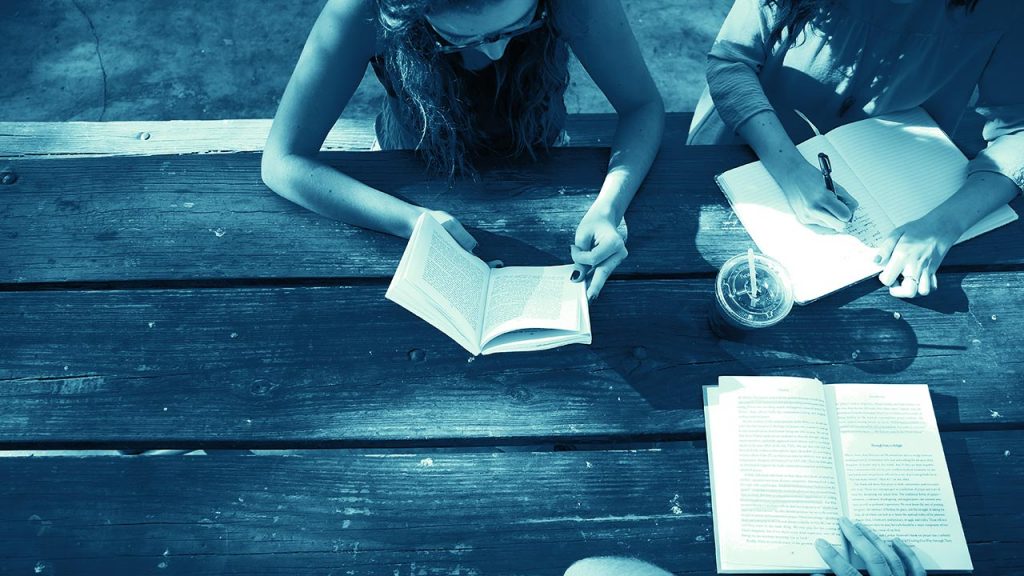 Luz azul para mantener a los adolescentes atentos y despiertos ...