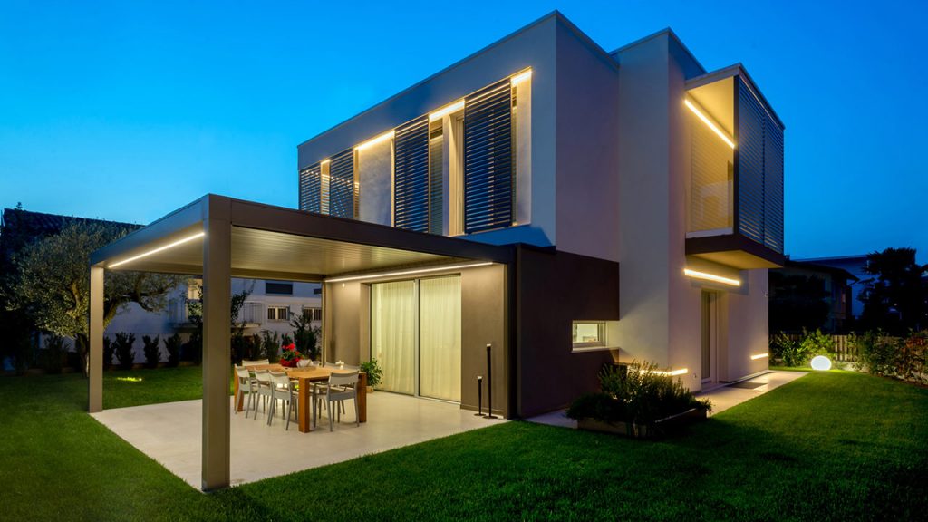 La iluminación de una villa privada en Castelfranco Veneto, firmada por ...