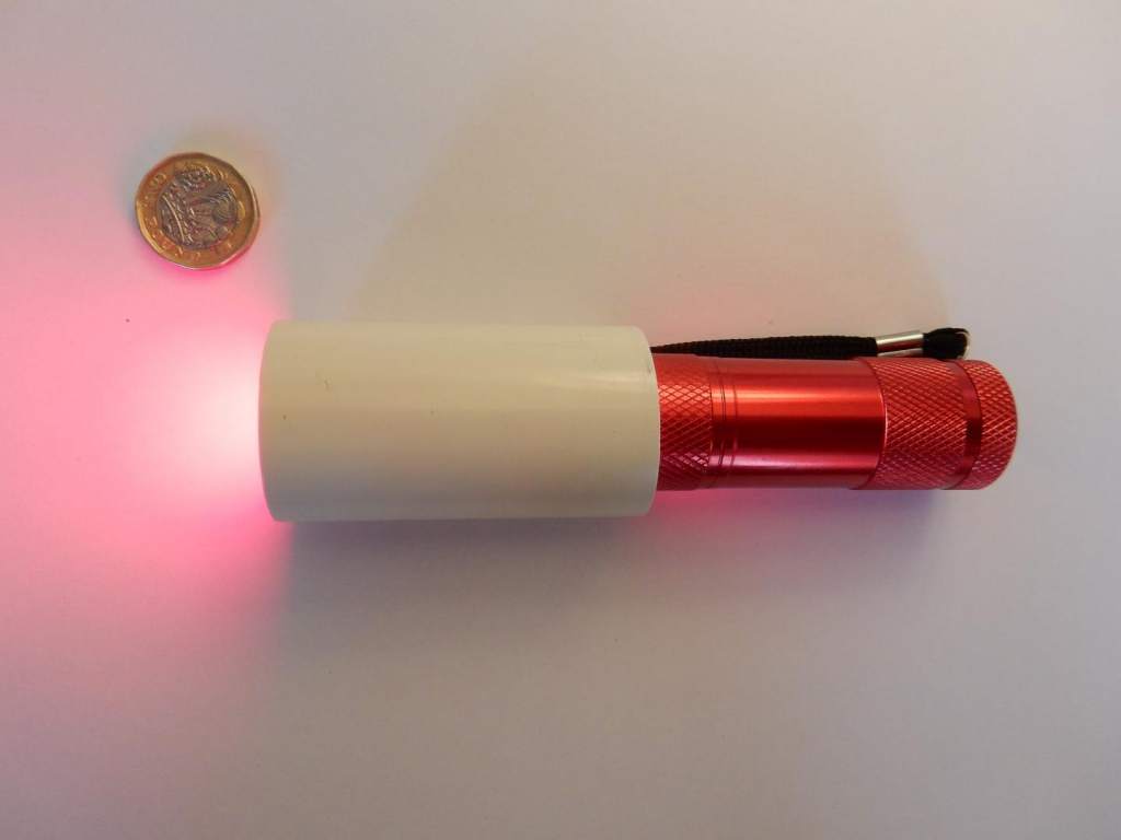 Nuevo estudio encuentra que mirar una luz roja de 670 nm durante tres ...
